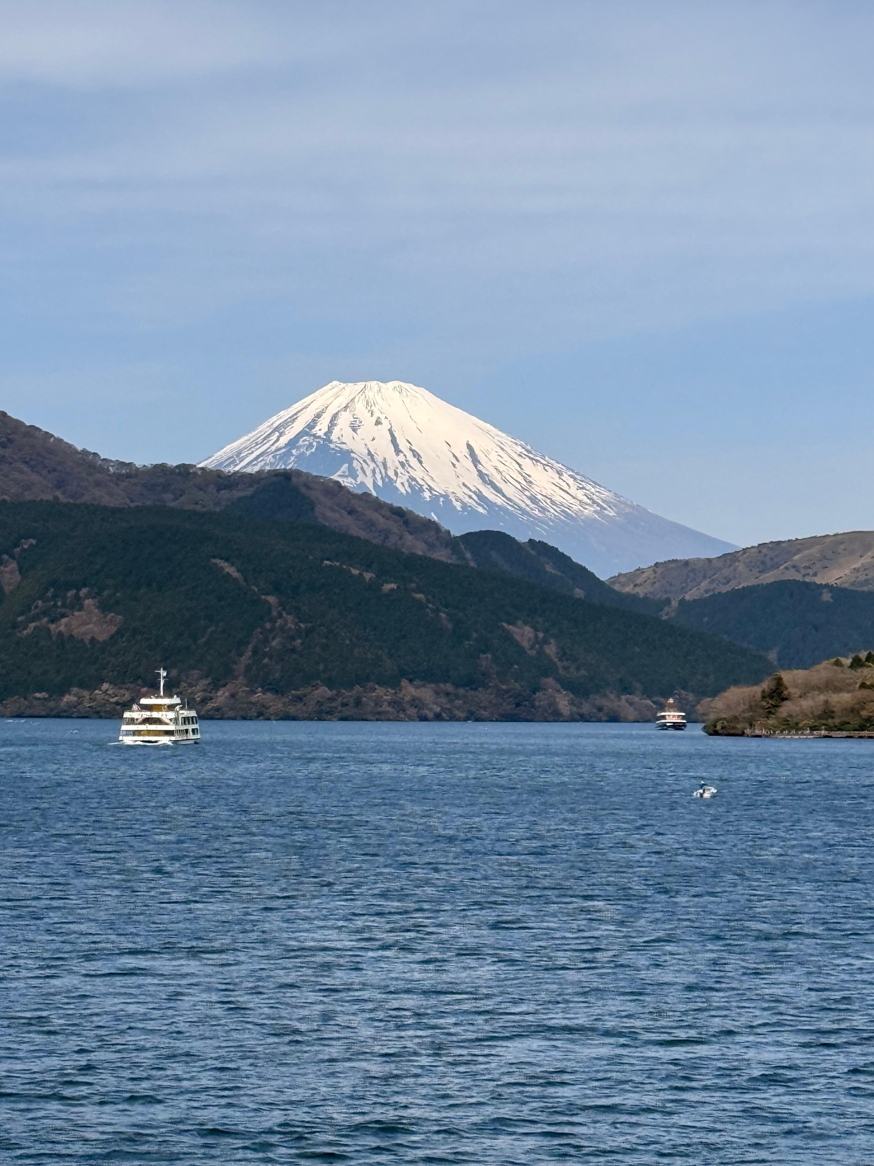 Vue du mont Fuji en balade sur le bateau 