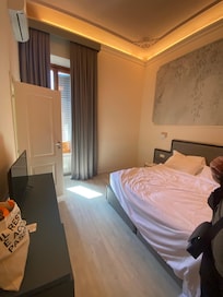 Quarto
As fotos foram no momento do checkout por isso está o ambiente um pouco desarrumado. Mas estava tudo excelente