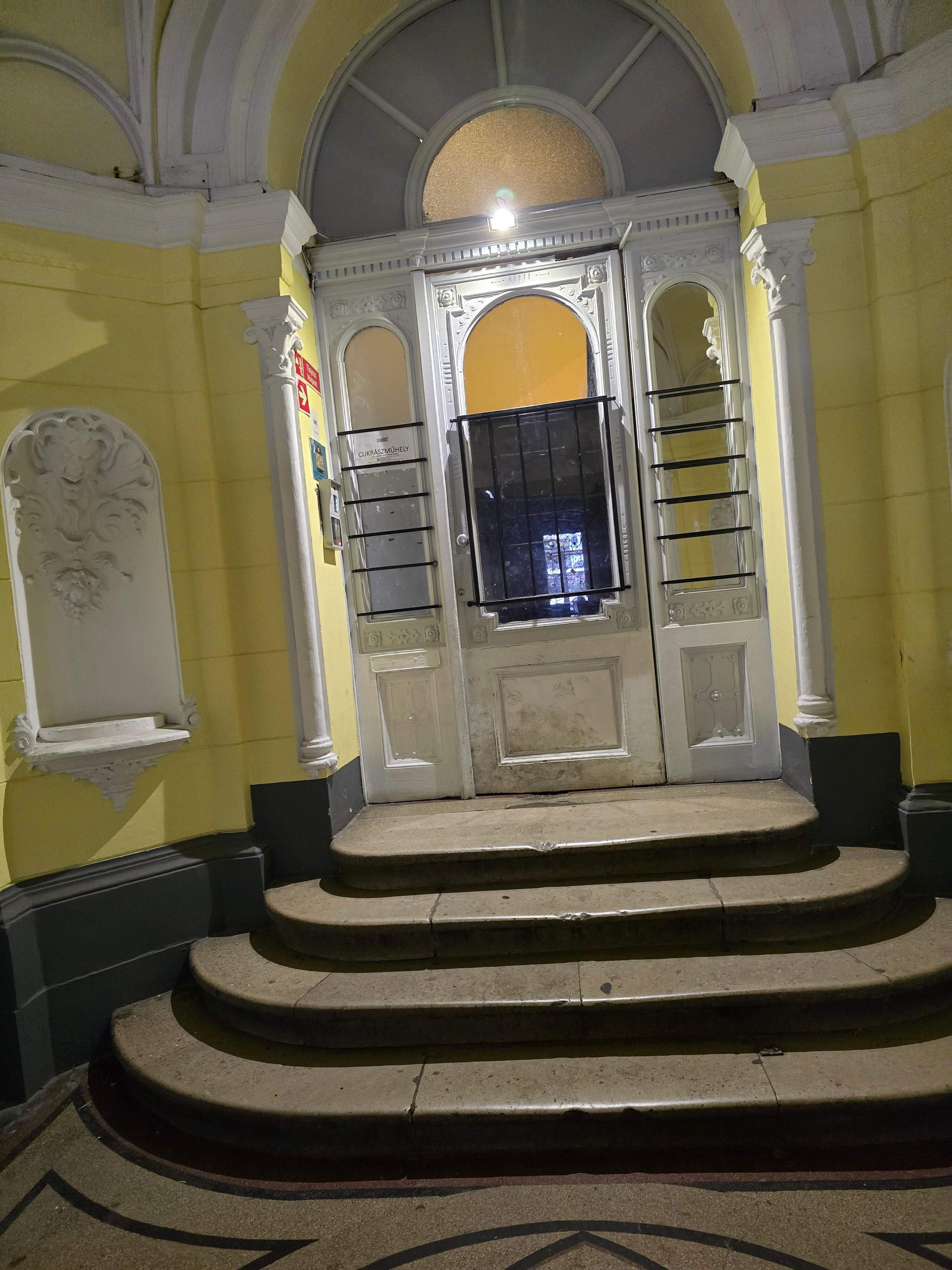 Lookat the dirty condition on the entrance to the actual hotel DIRTY