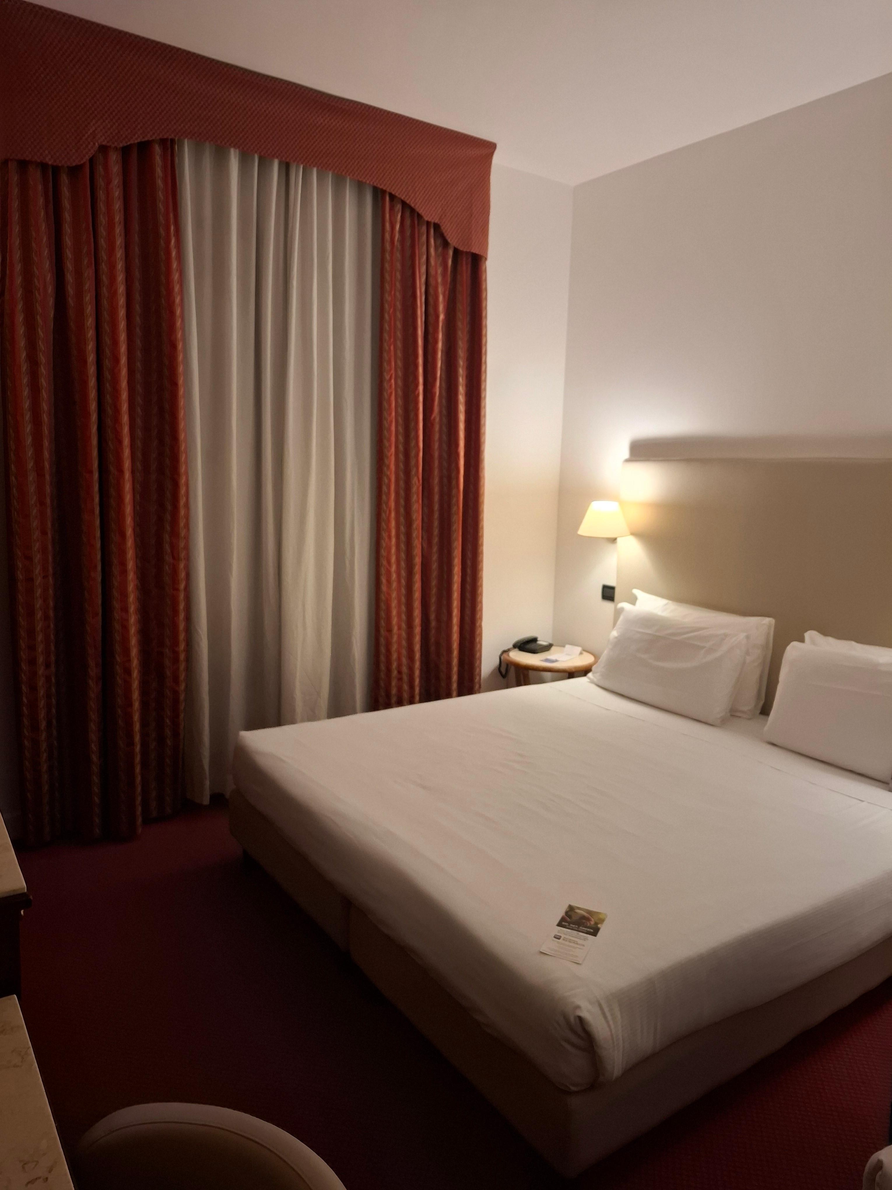 Quarto clássico (1 cama de casal e 1 de solteiro ao lado)