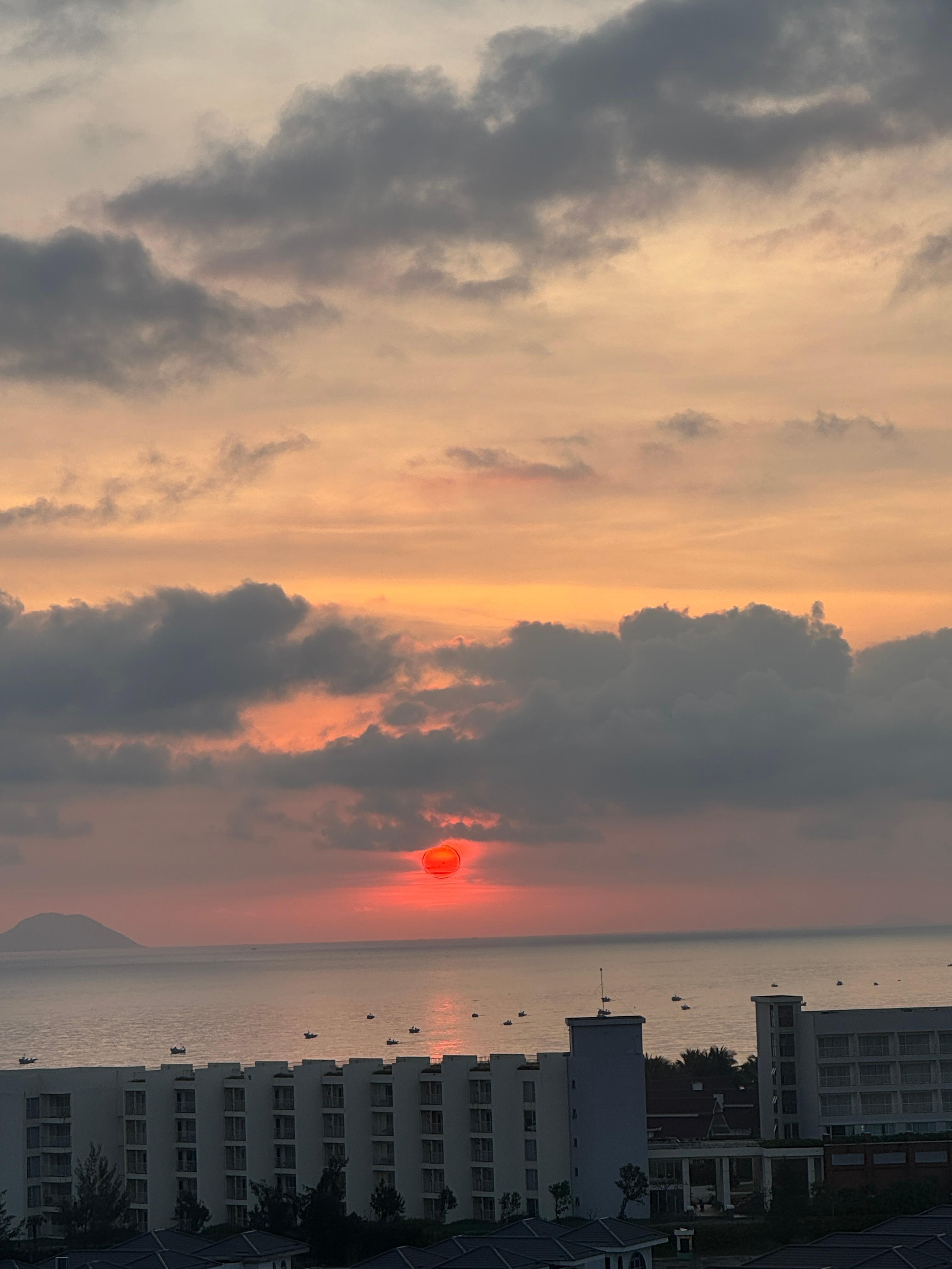 Utsikt over soloppgangen fra rommet