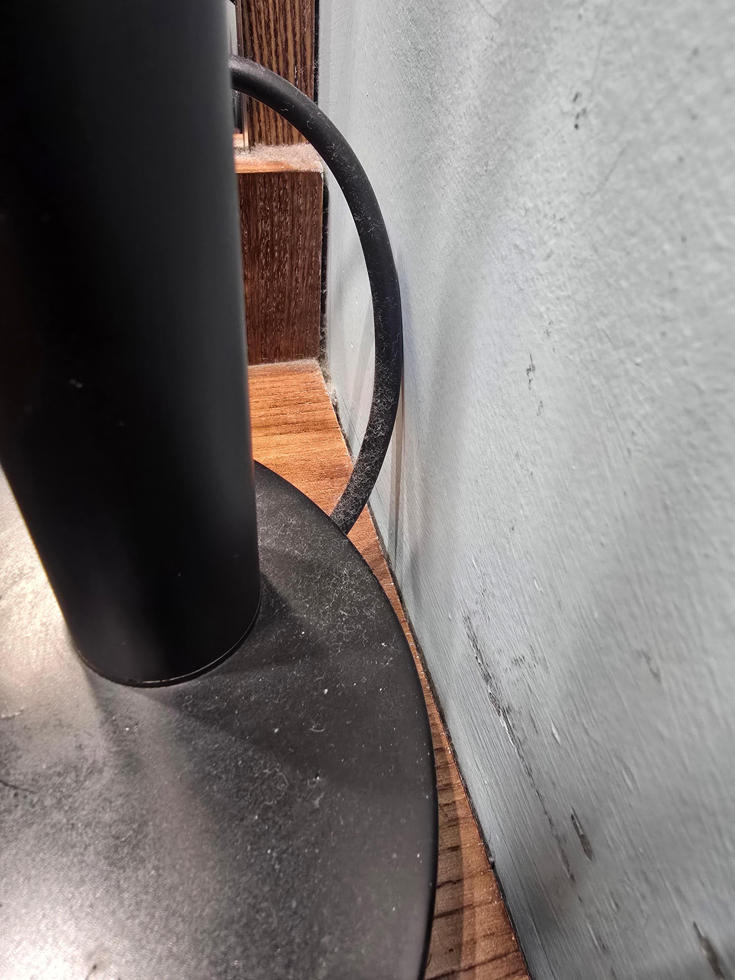 Poor cleaning in the room.