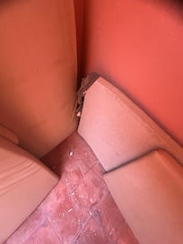 Devant la chambre …