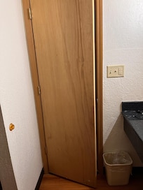 Bathroom door had NO HANDLE or Lock!