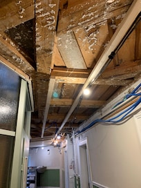 Reforma em andamento no segundo andar.