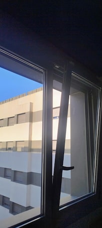 Ventanal ,solo se abría ese lado y ese poquito