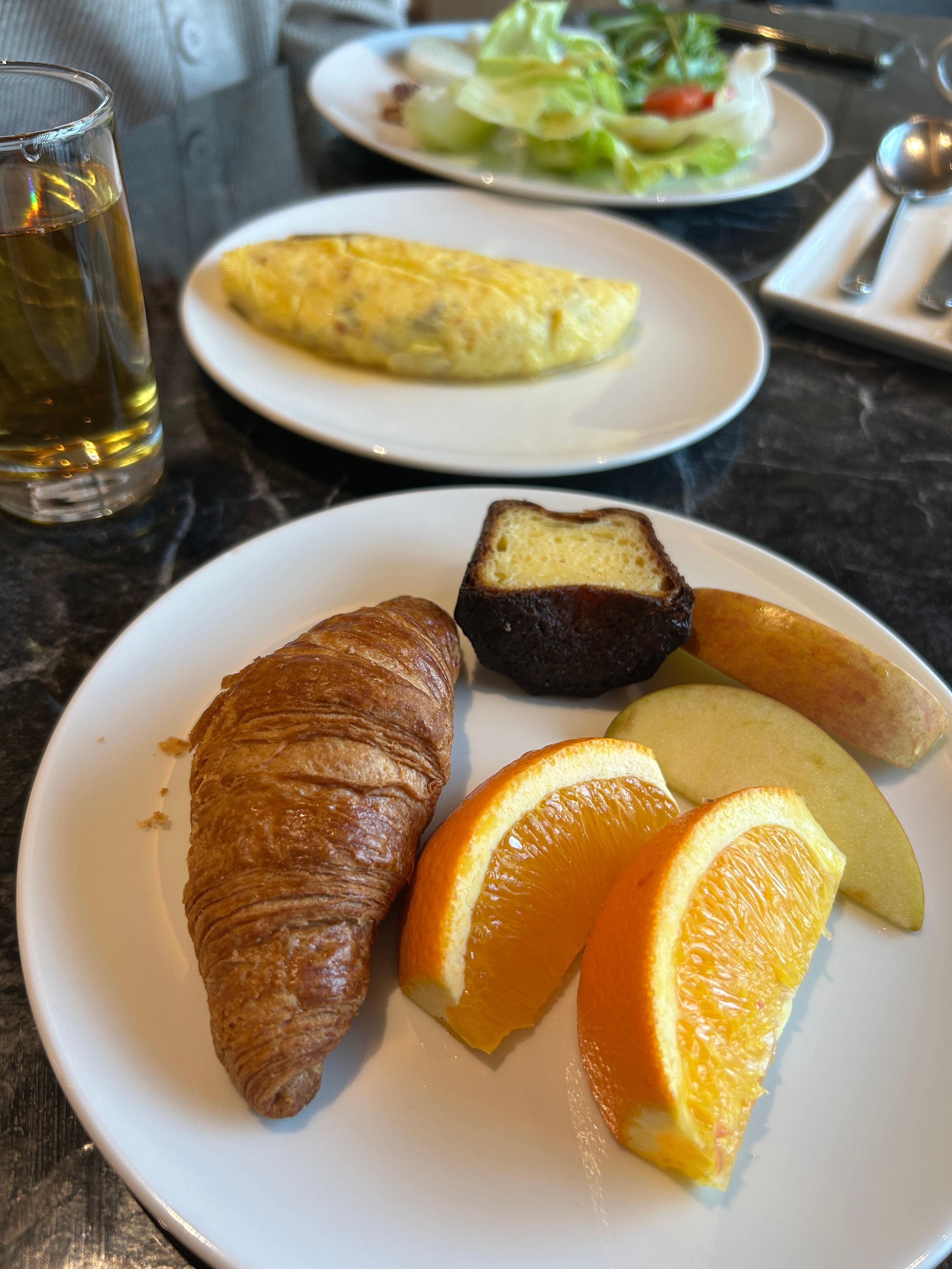 조식 : 과일, 빵