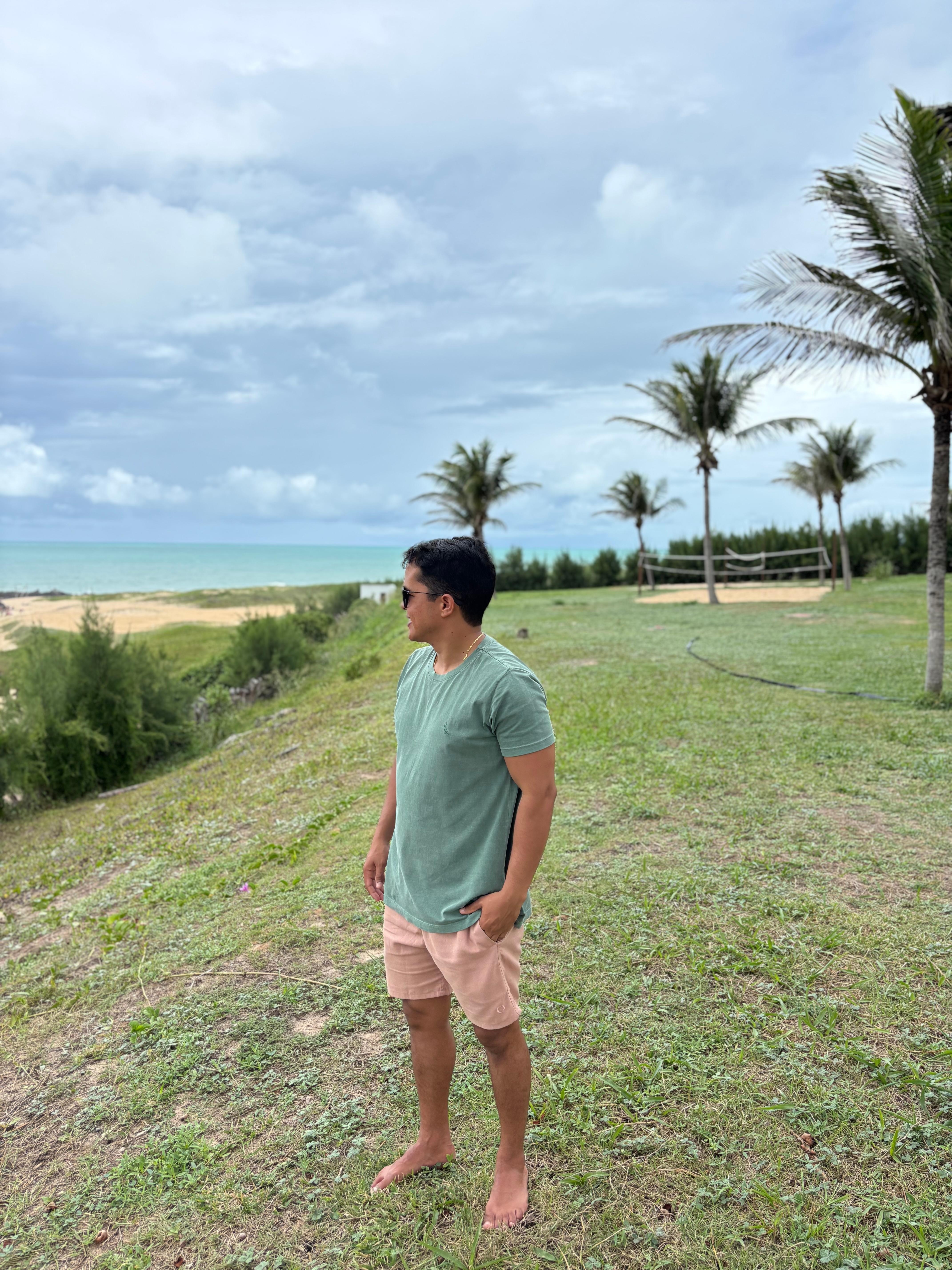Área externa é ampla, piscina é muito boa! Tem acesso direto para a praia. 
