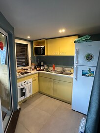 Peu de vaisselle mais suffisamment pour 2