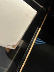 破損不堪的房間設施