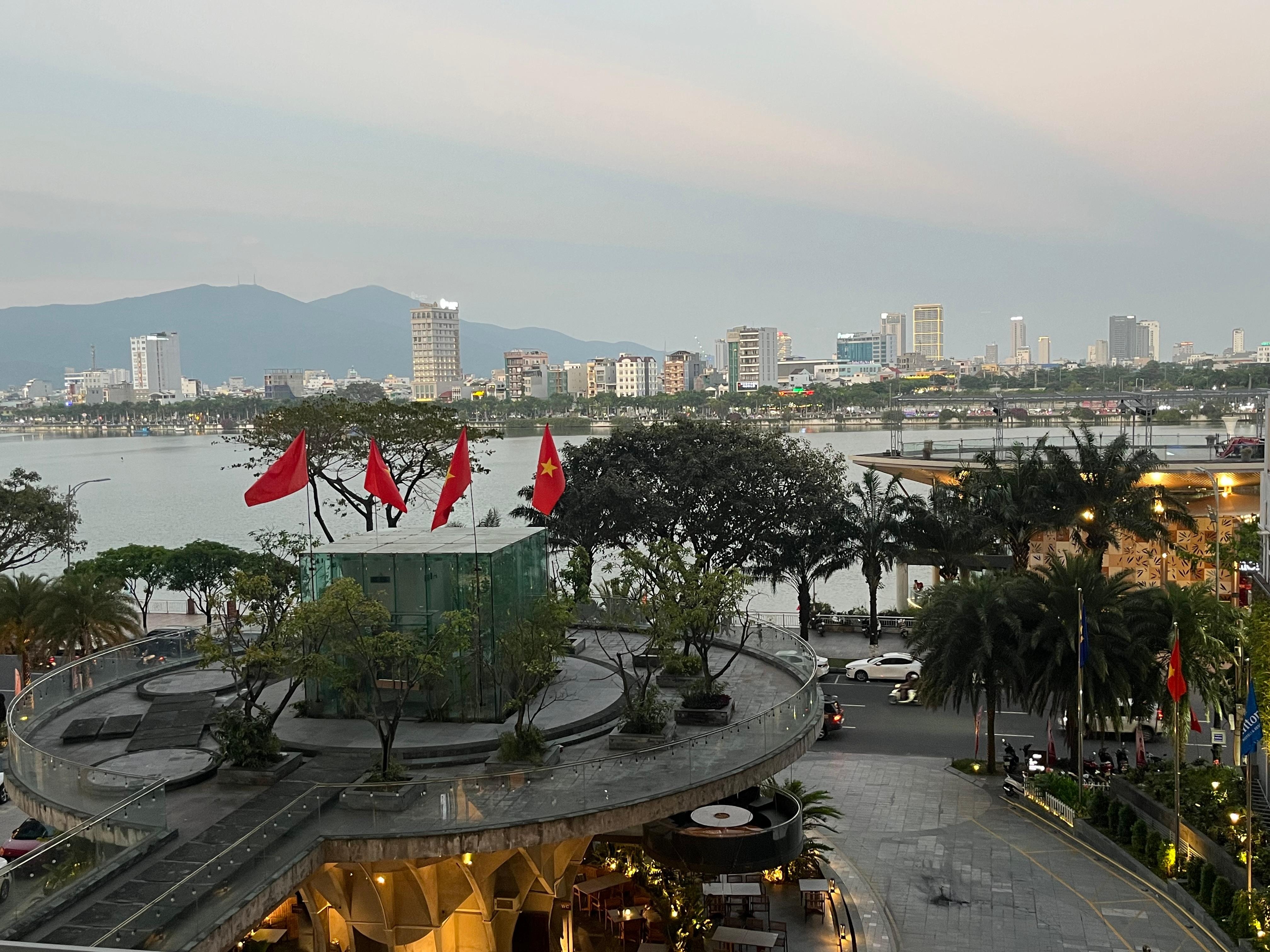 Utsikt fra basseng i 4 etasje 