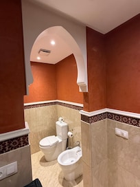 i usuallyavoid bathroom photos but look at this!