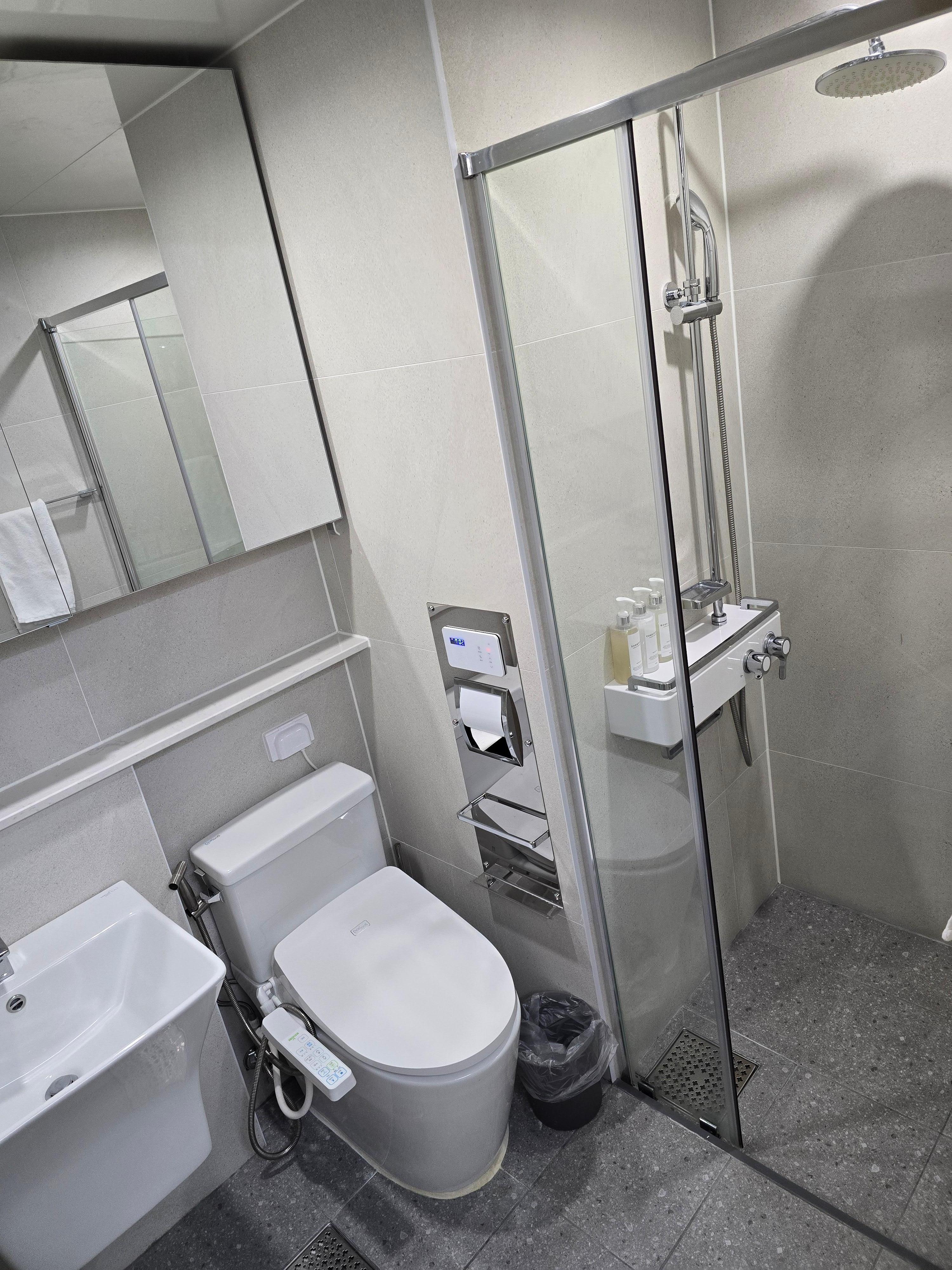 비데도 있고 편리합니다