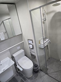 비데도 있고 편리합니다