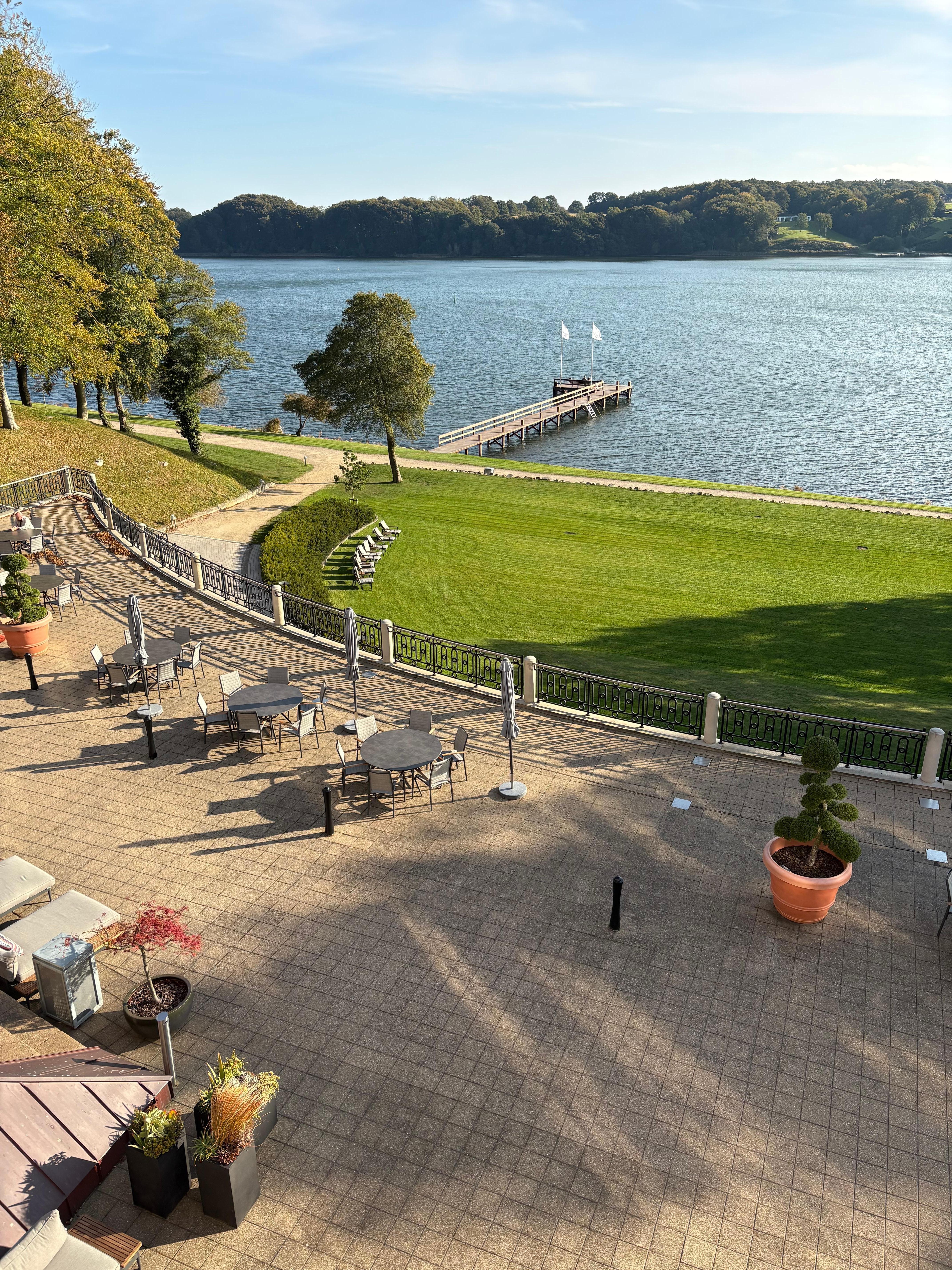 Udsigt fra værelset i eftermiddag sol 