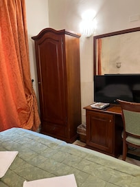 Armário pequeno para duas pessoas