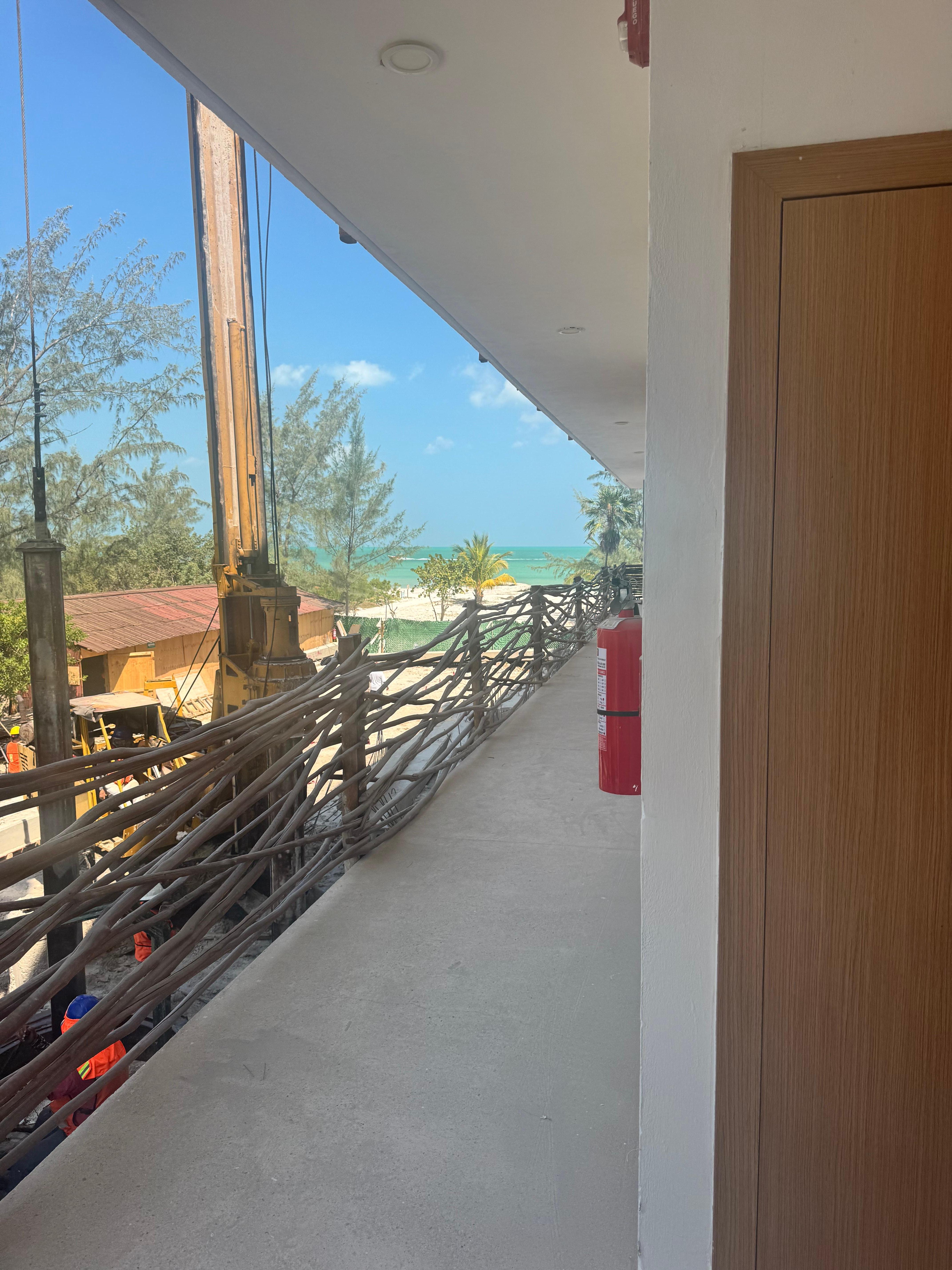 Vu sur le chantier de construction donnant directement sur les chambre