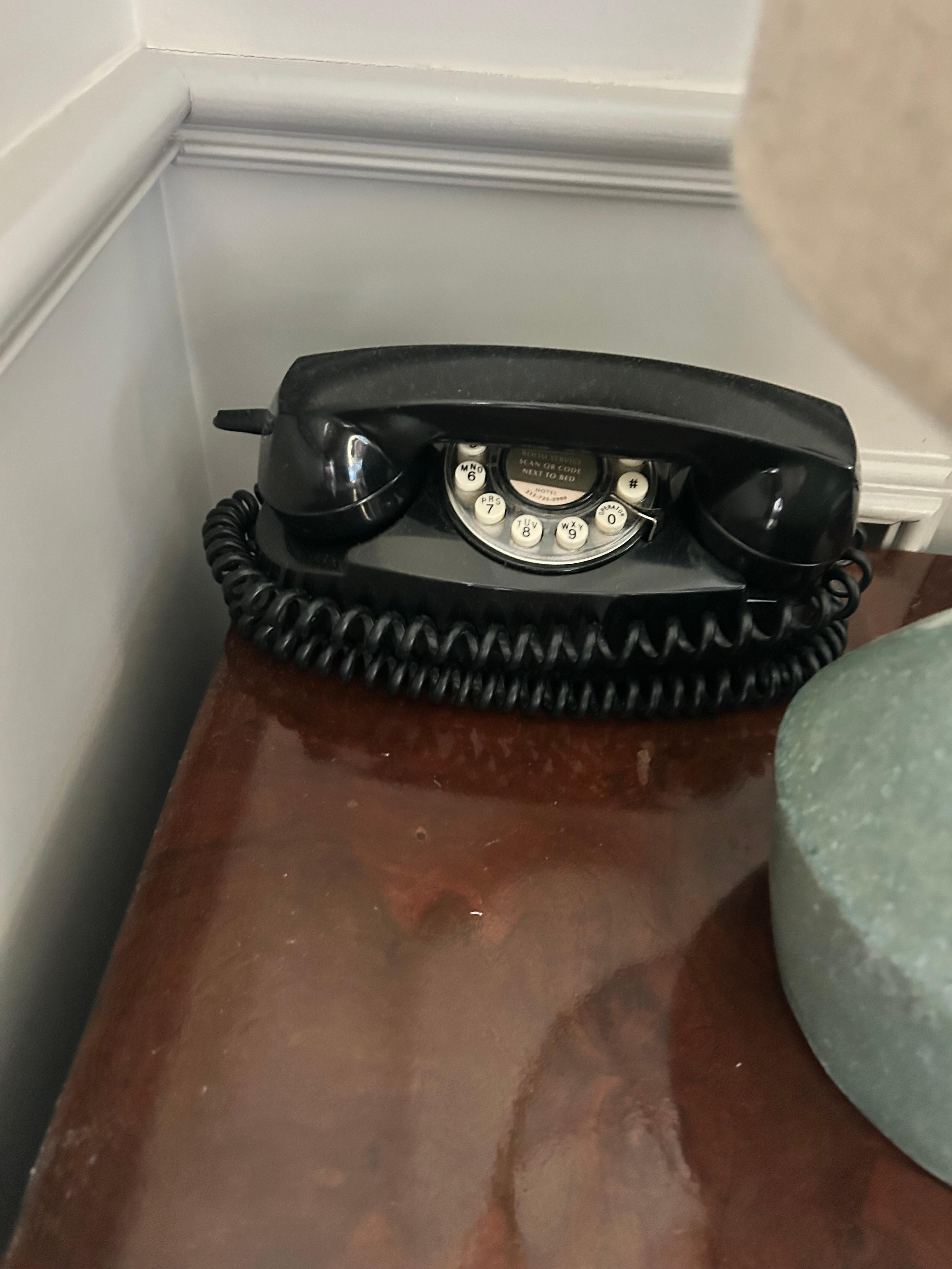 Functional old school phone lol good luck Gen Alpha 