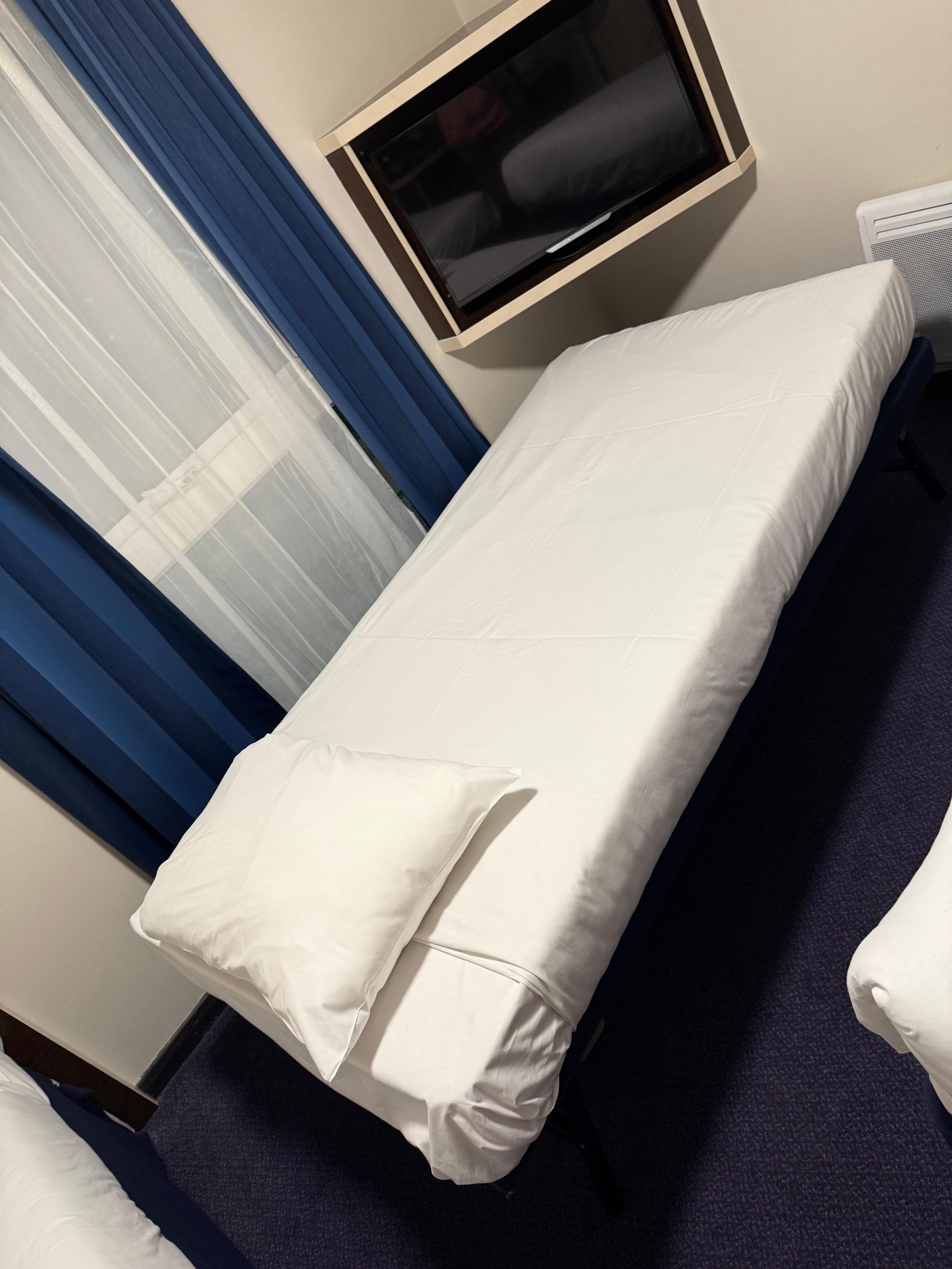 One put me up bed. Which was supposed to be one double sofa bed. 