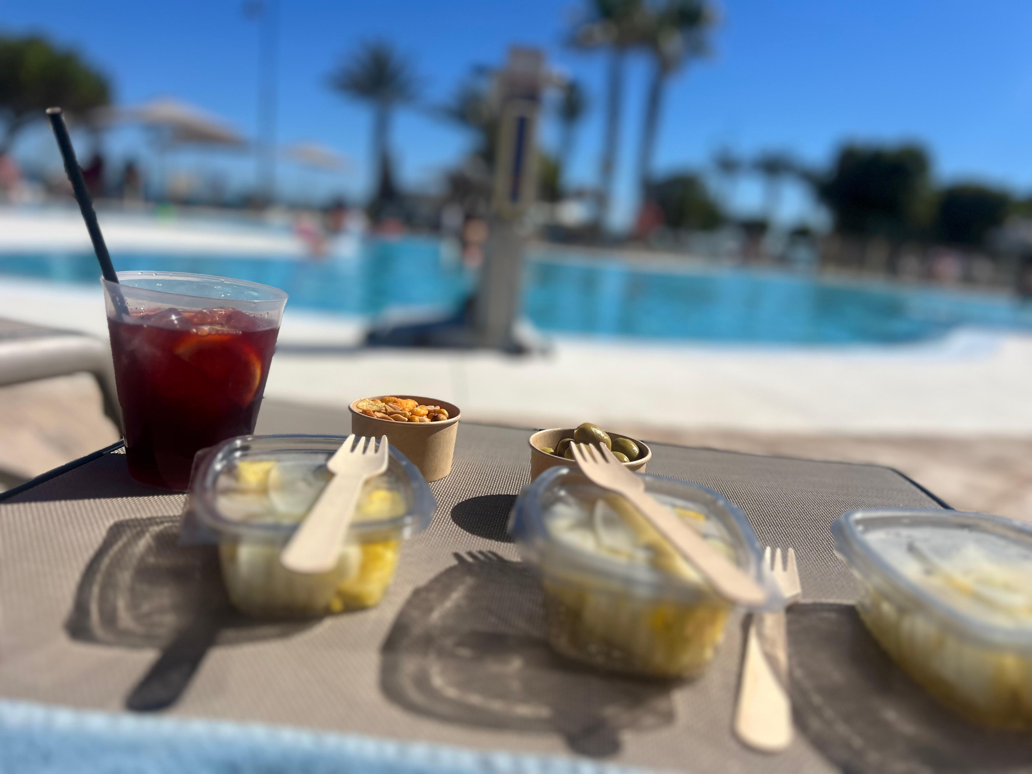 All inklusive kunde hämta fruktsallad i snacksbaren. 