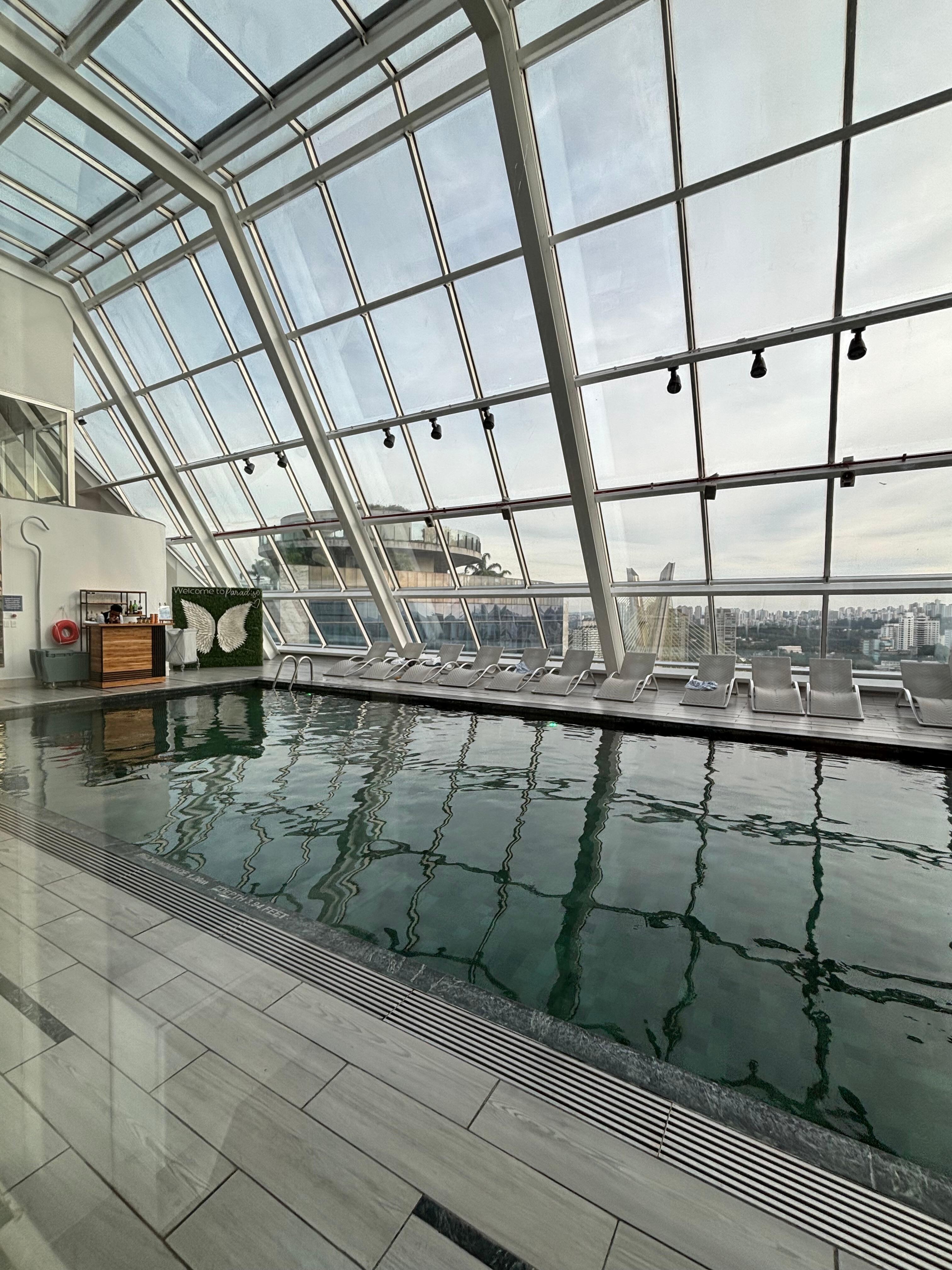 Piscina no último andar
