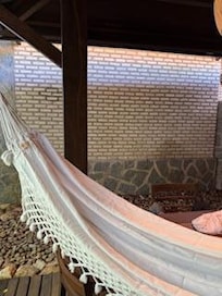 VARANDA COM VISTA DE UMA "LINDA" PAREDE