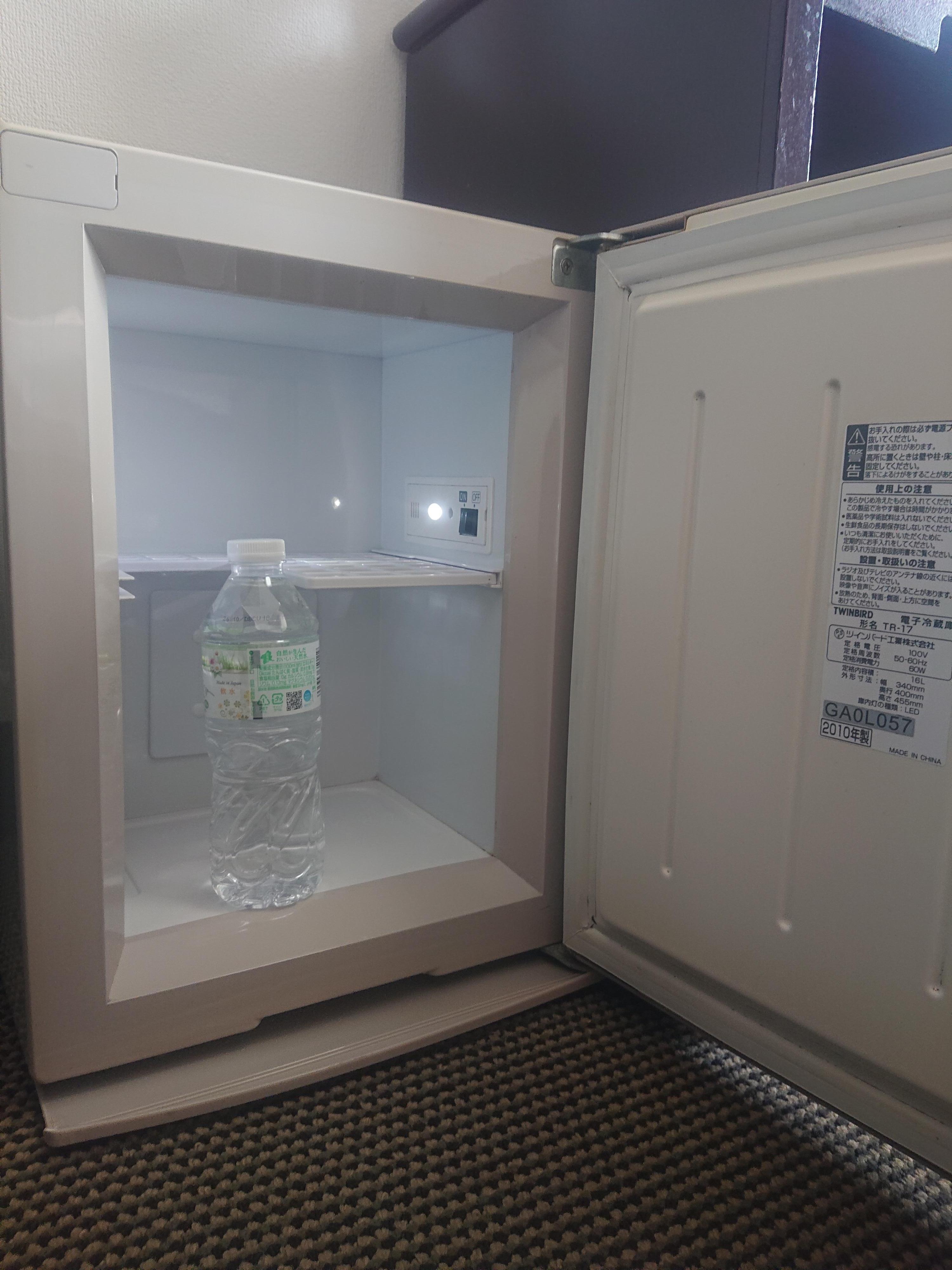 冷蔵庫は小ぶりです