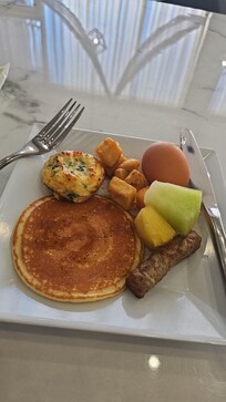 Ensemble of breakfast items impressive and filling. Beautifully displayed, and freshly prepared.