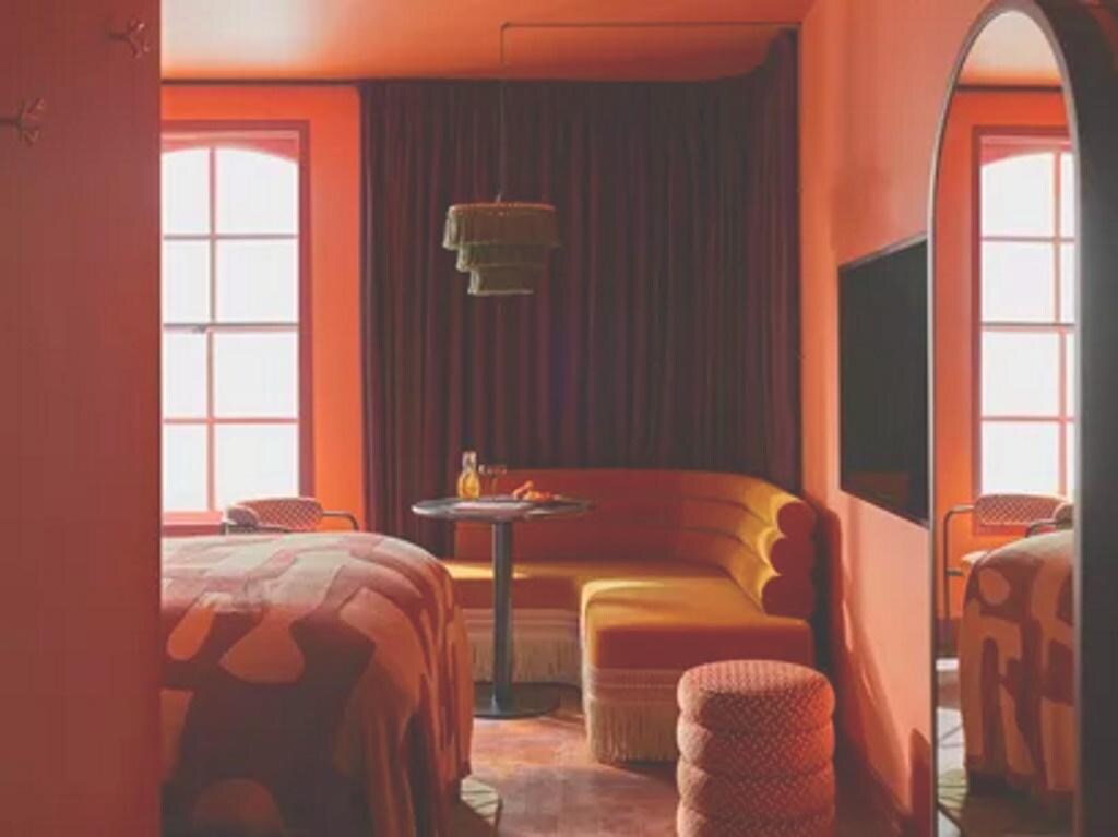 Room with lounge area