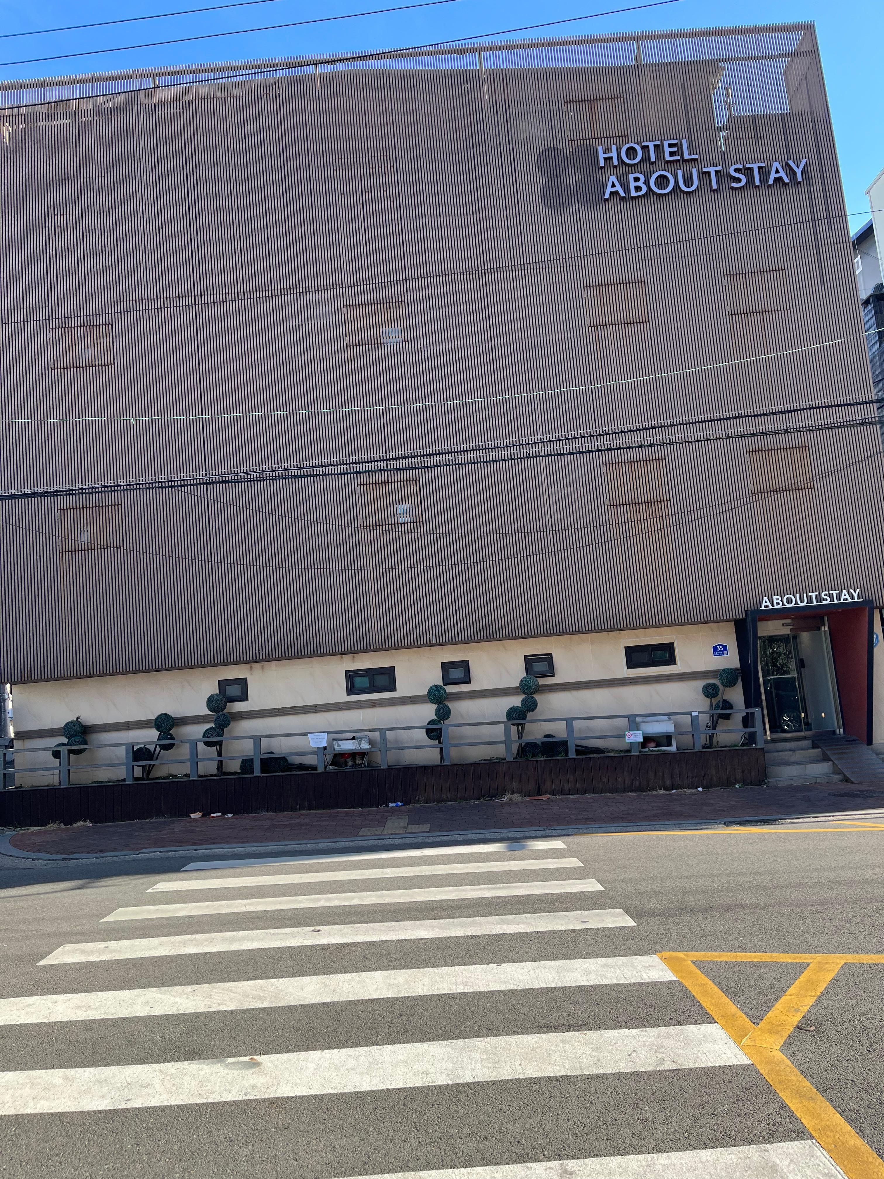 坂を上ると目の前に見える