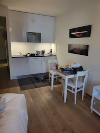 Kitchenette and table