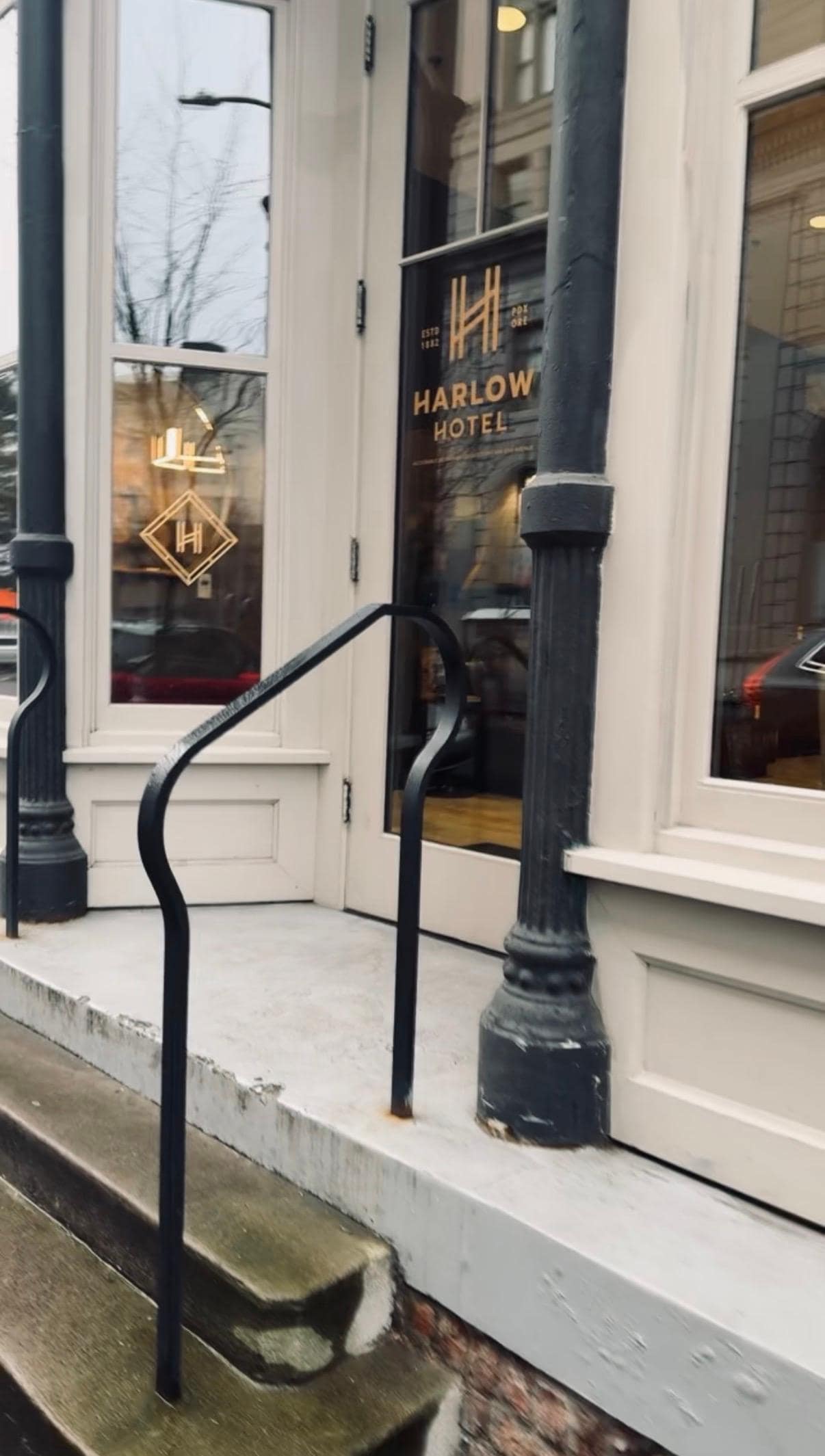  Loved private entrance! Need to be buzzed in so no one can just walk in!