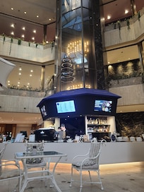 중후한 바리스타 신사분들이 타주시는 커피 멋짐~