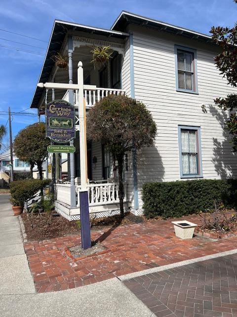 Carriage Way Inn - side