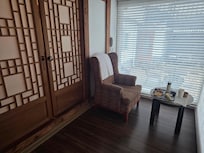 건넌방 앞에 작은 티테이블에 조식 준비해주셨습니다.