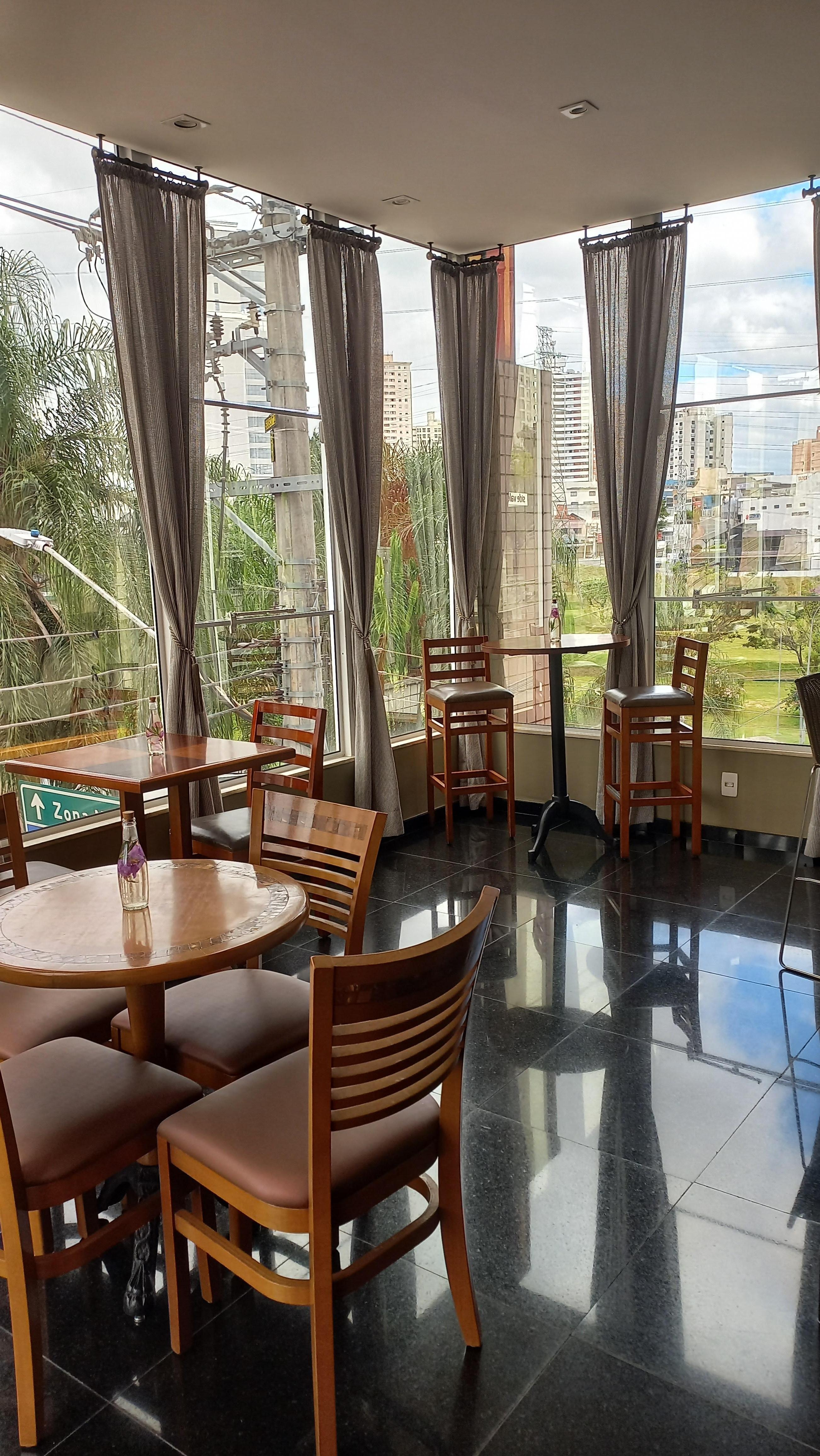 Vista parcial do lounge.