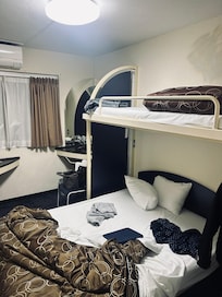 2段ベッド有って複数人でも可能