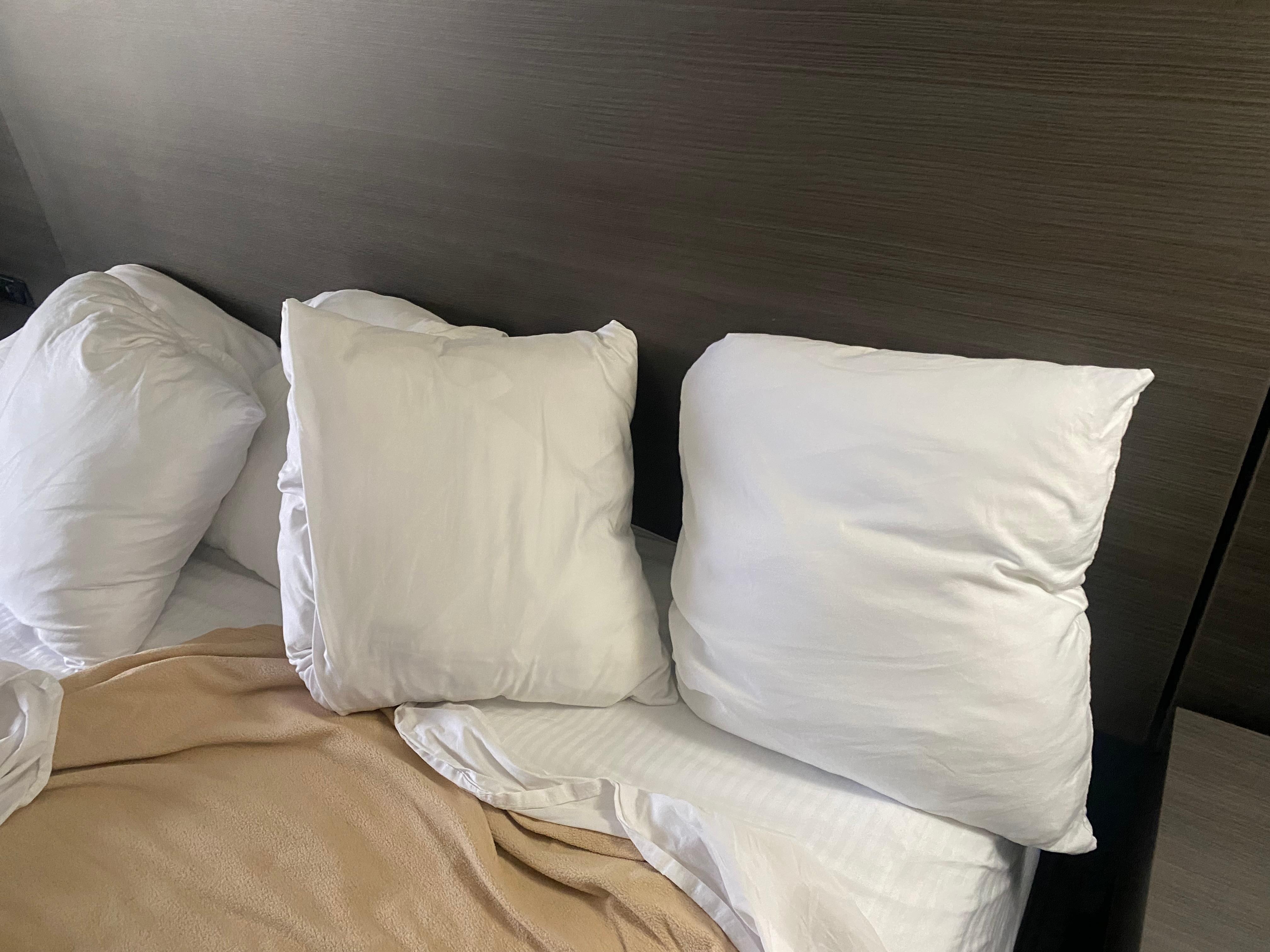 For some weird reason you get only half size pillows 