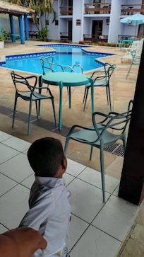 Meu pequeno, querendo ir pra piscina antes de está aberta kk