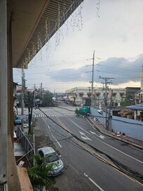 Udsigt fra vinduet i gangen da værelset ikke har vindue.