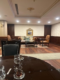 Salon gayet klasik ve güzel