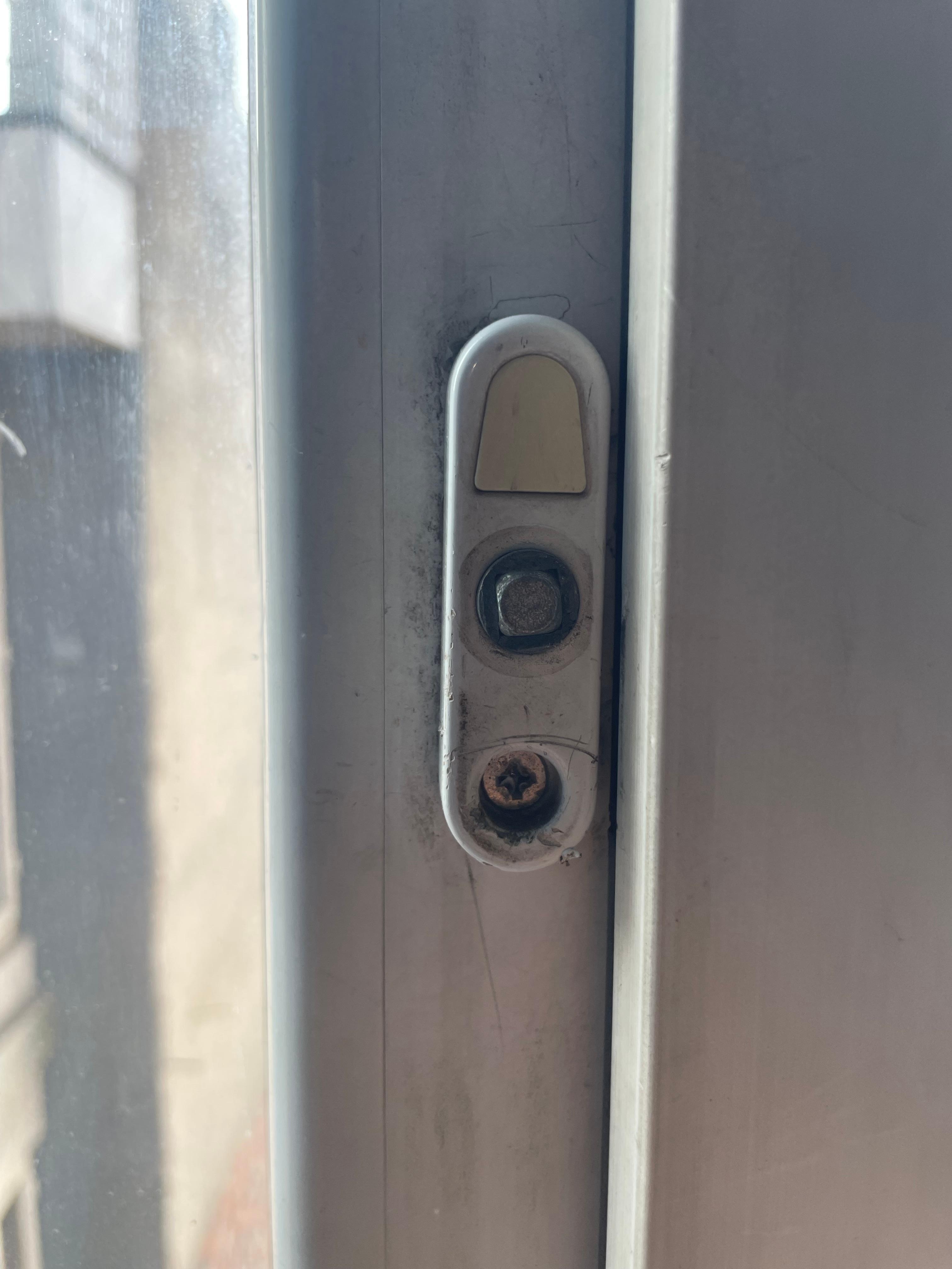 We requested tools so we fix and close the bedroom window