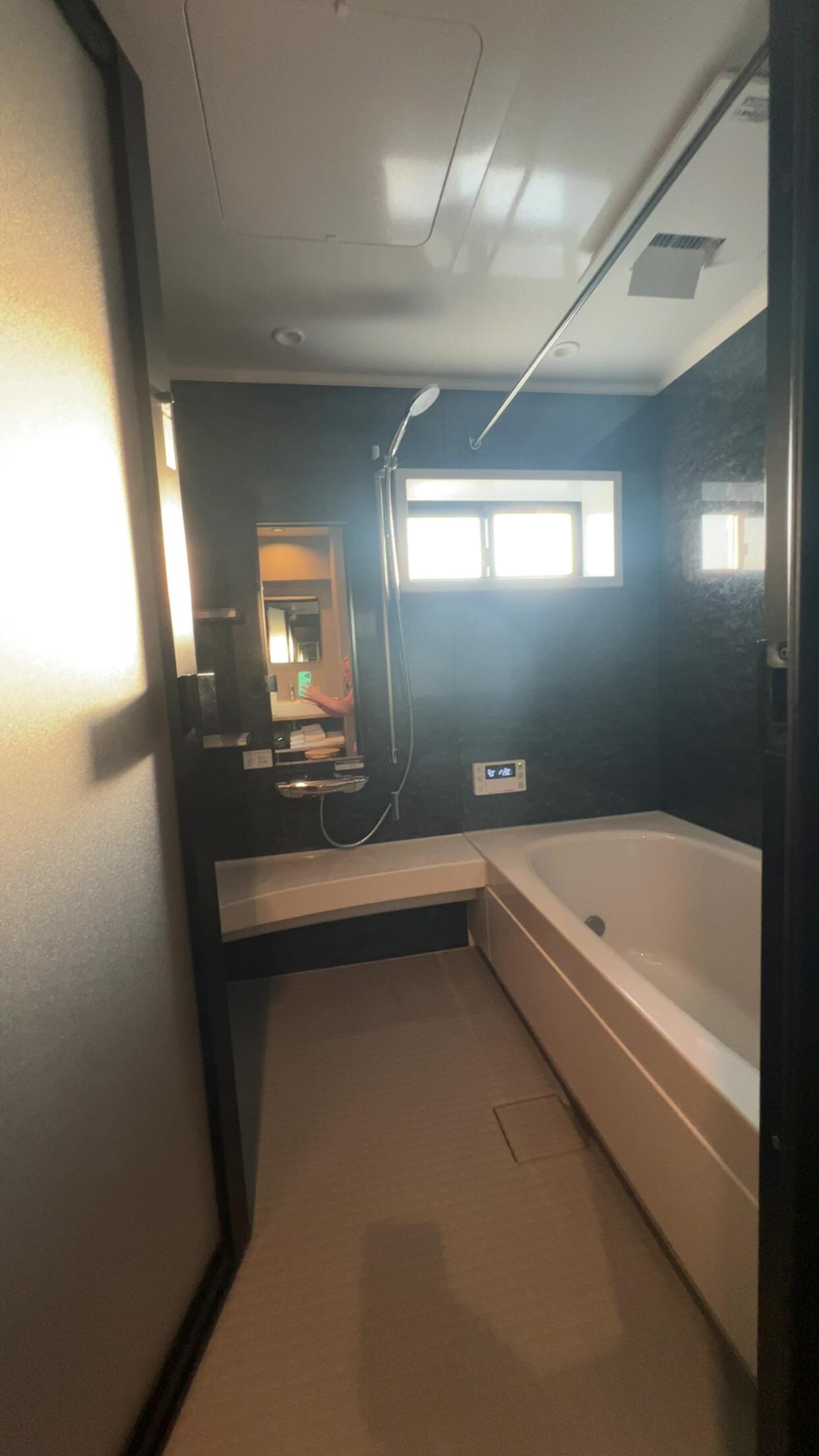 Shower with tub was so nice! 