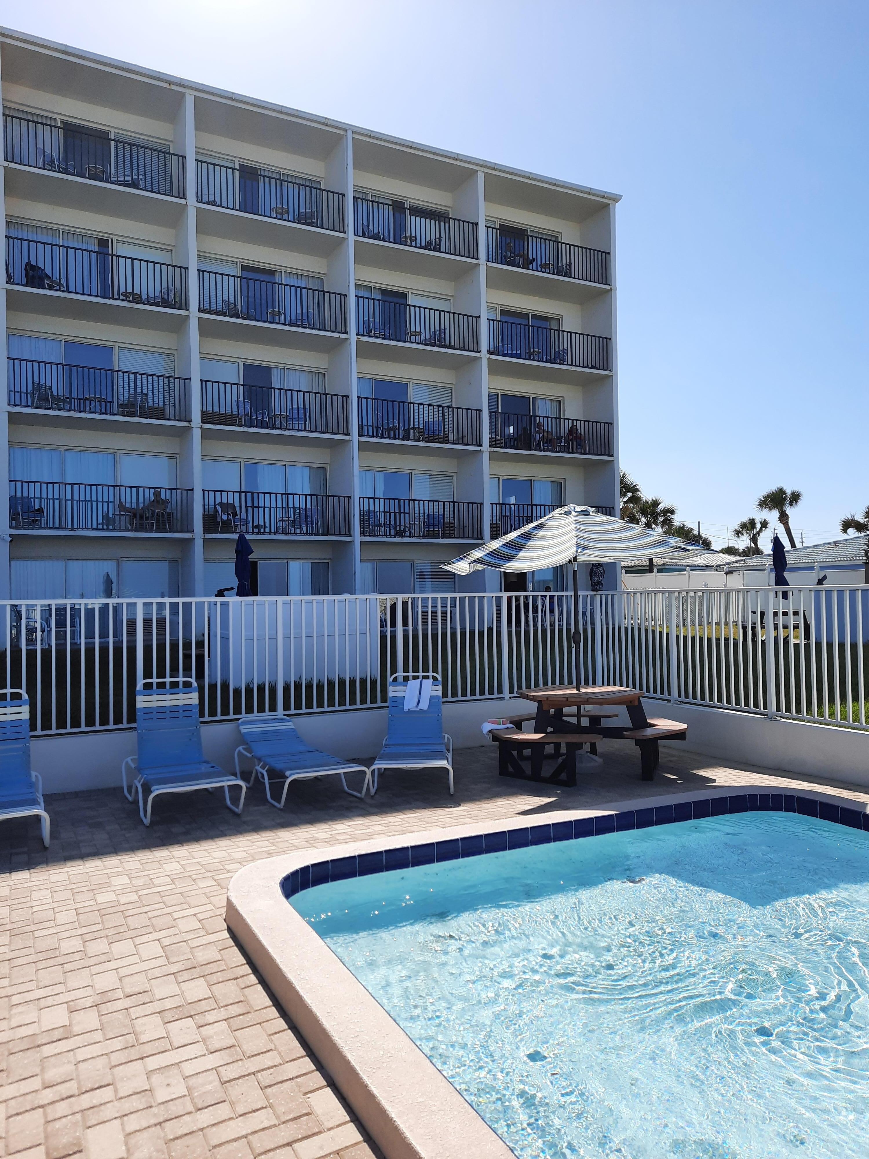 Traders Inn Beach Club: 2022 Room Prices, Deals & Reviews | Expedia.com