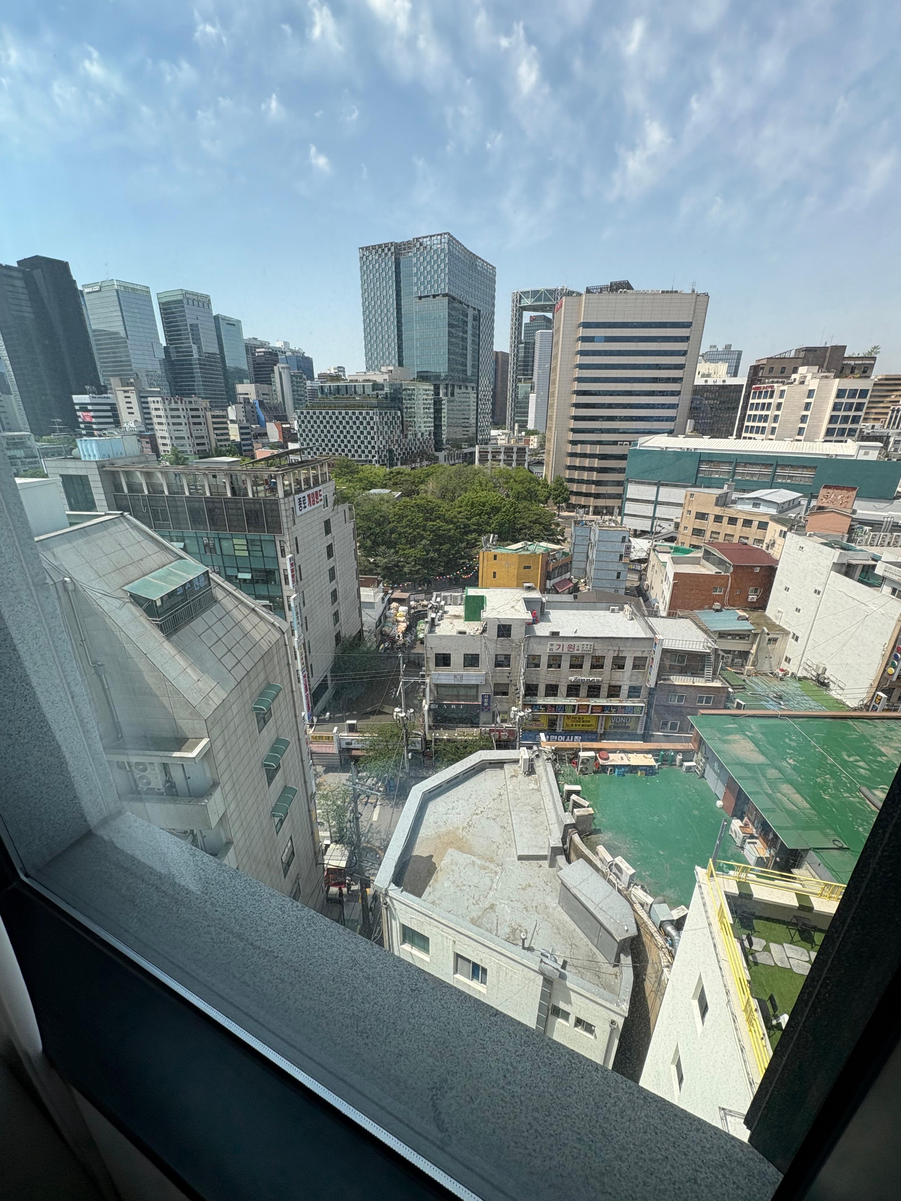 Chambre 11ème « vue ville »