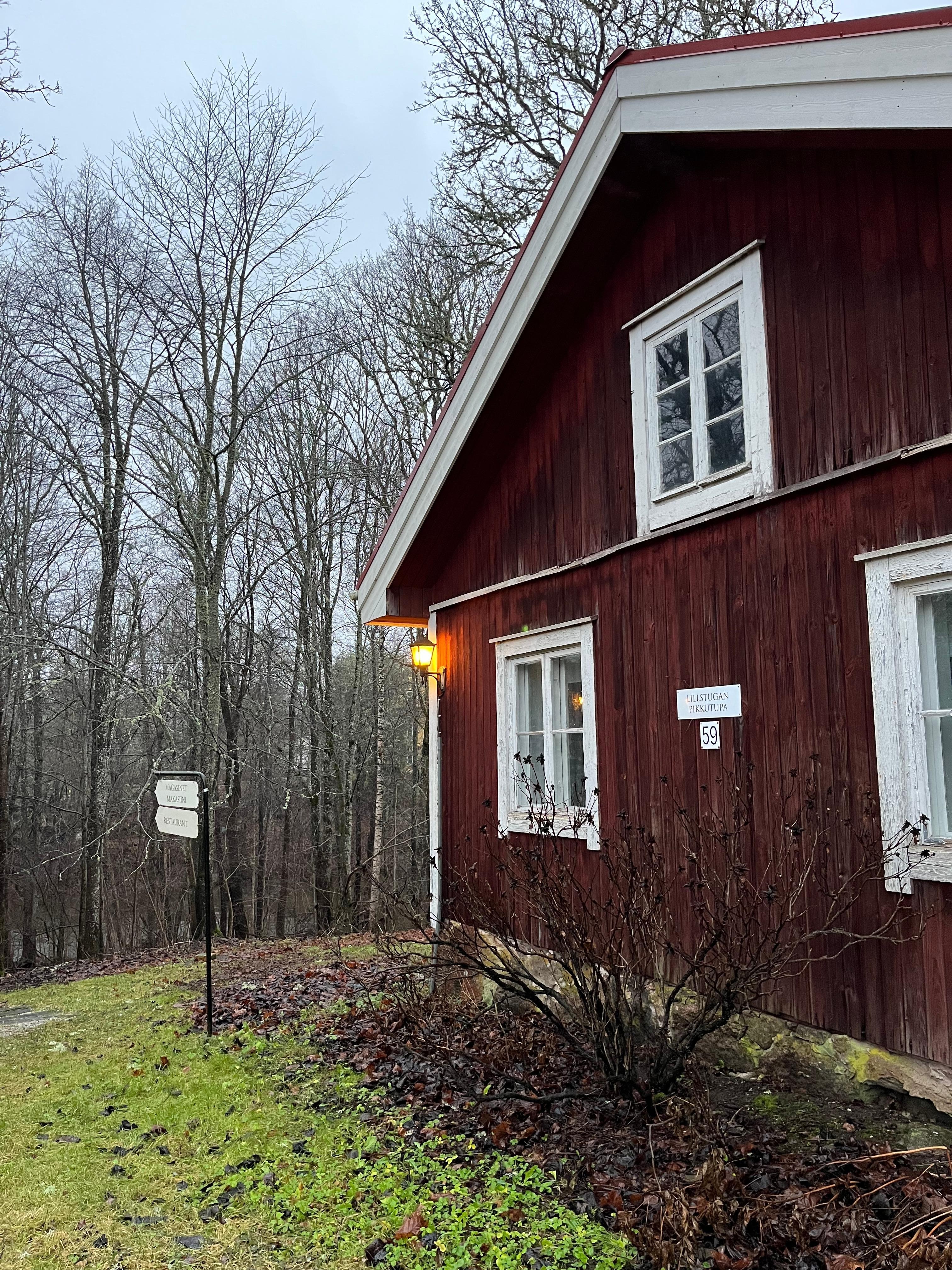 Pikkutupa, joen toisella puolella