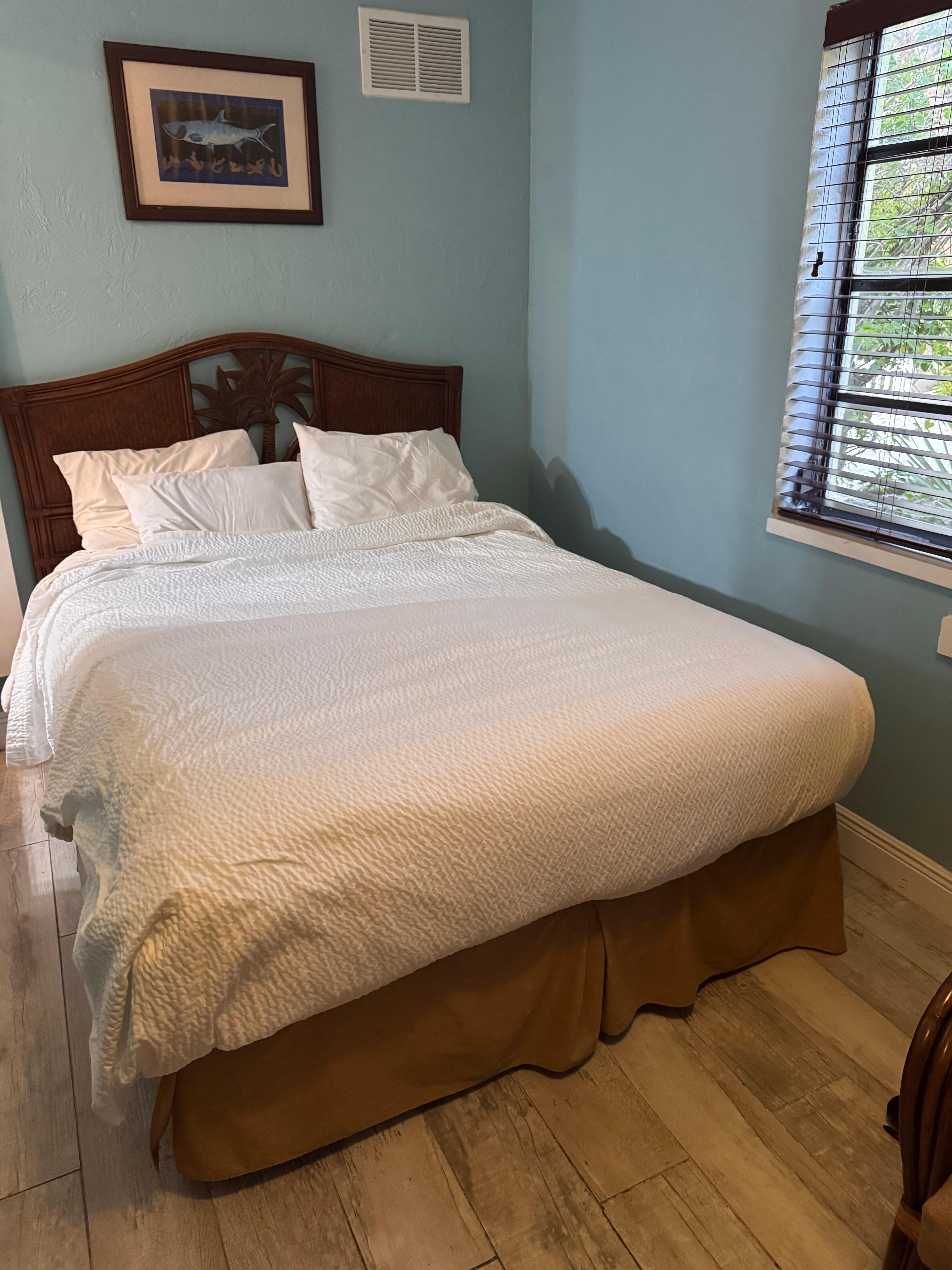 Queen bed 