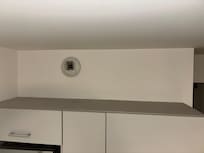 Rigtig meget støv over skabene