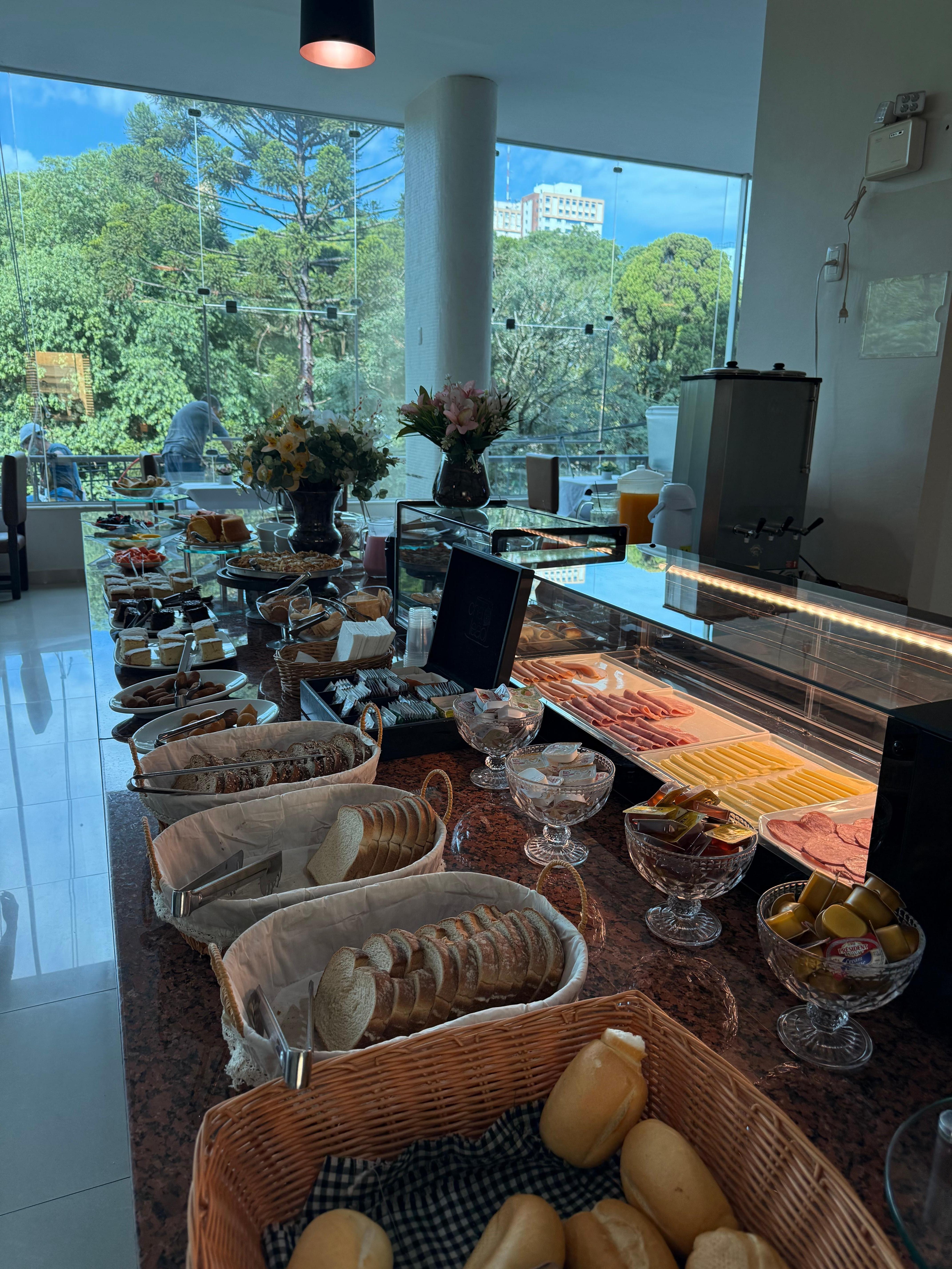 muito boa a visão da praça externa ao tomar o café da manhã.