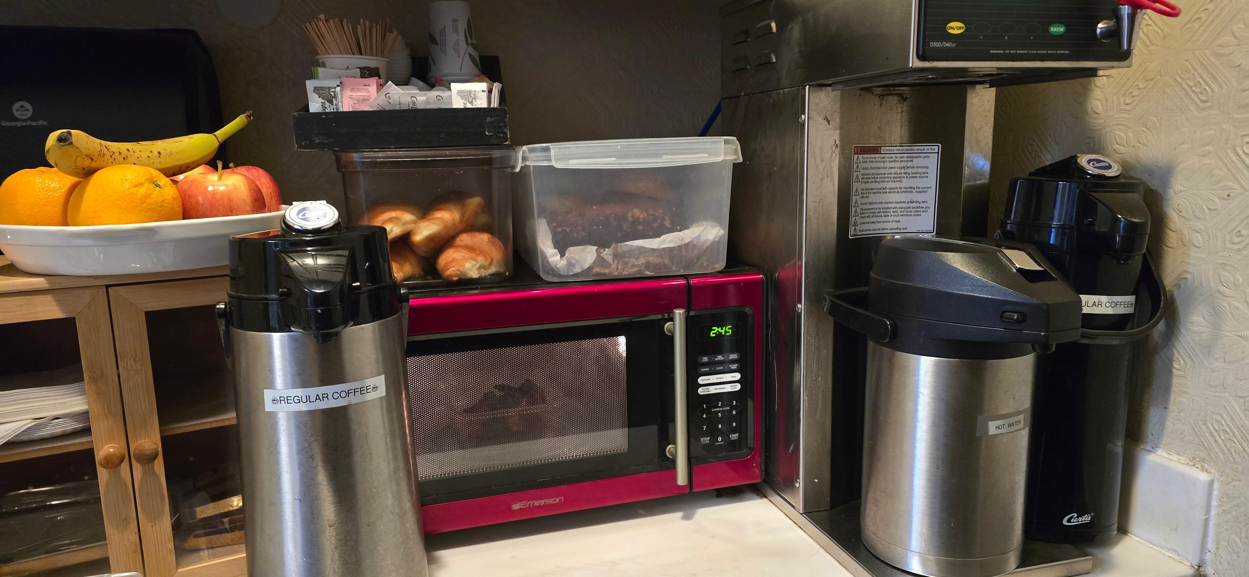 Left over breakfast stored in containers. I hope they didnt serve these the next day. 